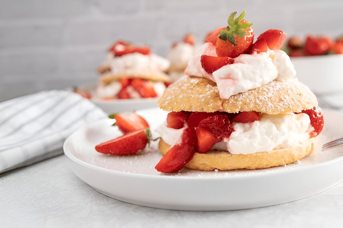 The Best Strawberry Shortcake Recipe – Light & Fluffy!